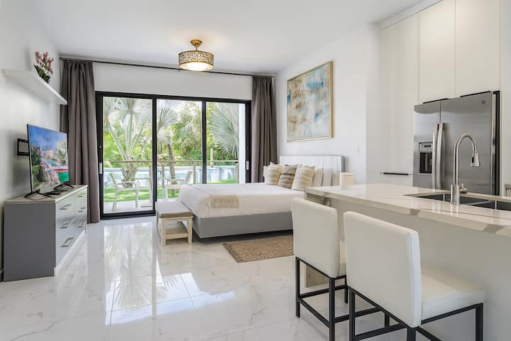 Gated Condo In Grace Bay/ Short Walk To Everything - Turks and Caicos Islands