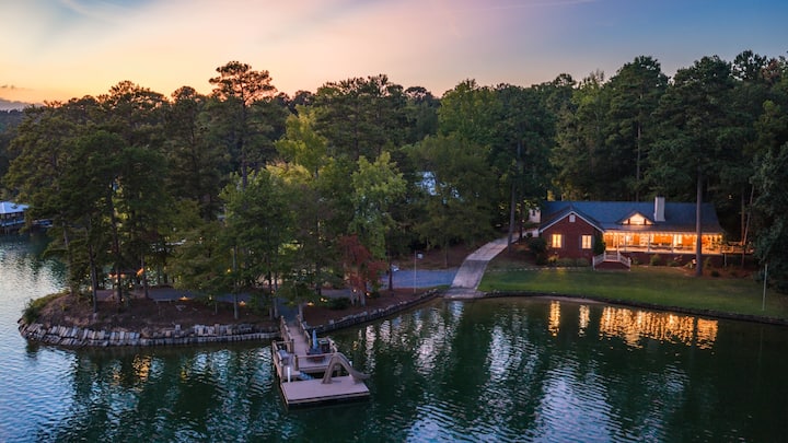 Family Fun! Dock-beach-firepit-kayaks-waterslide - Lake Martin, AL