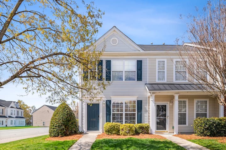2 Private Suites | Very Clean | Pool | Fast Wifi - Greensboro, NC