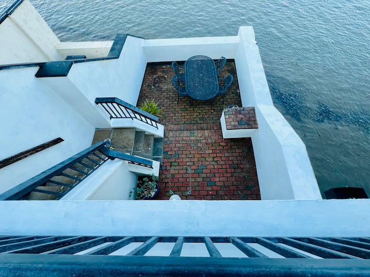 Irsha Street, The Yard Arm - Appledore