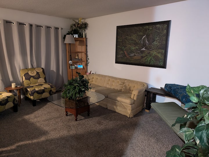 Central Private Room With Double Bed, Locking Door - Canada