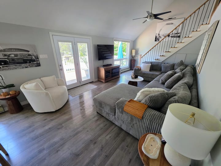Stunning Modern Home | A Short Stroll To The Beach - Sauble Beach