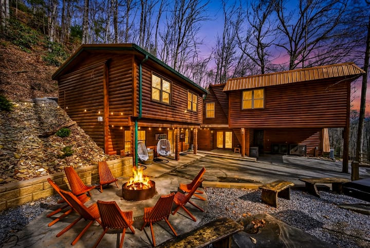Fire Pit / Pool / Hot Tub / Sleeps 38 / Creekside!