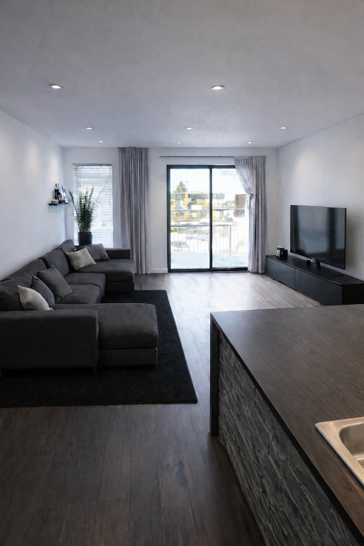 Cozy Confortable Modern Apartment..!!! - Laval