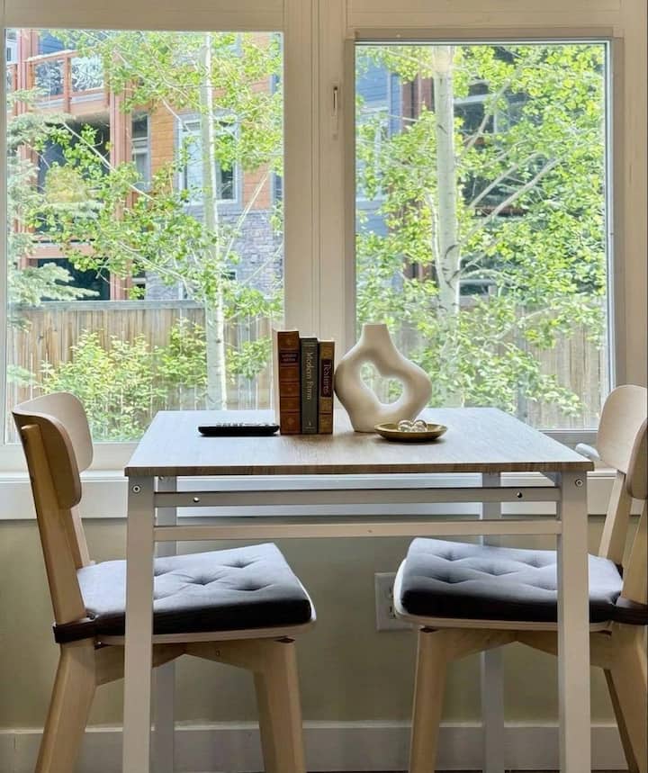Parking/deluxe Hotel Room/ac/kitchenette/gym - Canmore