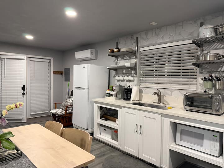 Modern Guesthouse - Inglewood, CA