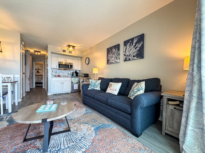 Beach View! On Seawall! Top Floor! Sleeps 6! - Moody Gardens, Galveston