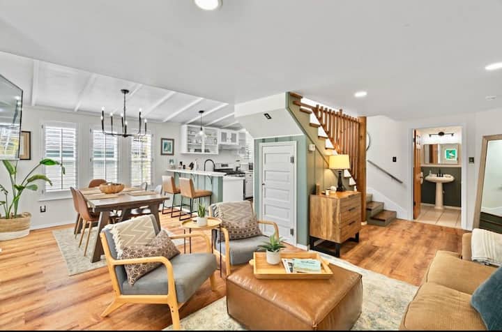 Centrally Located To Beach, Shops And Downtown - Rockport, TX