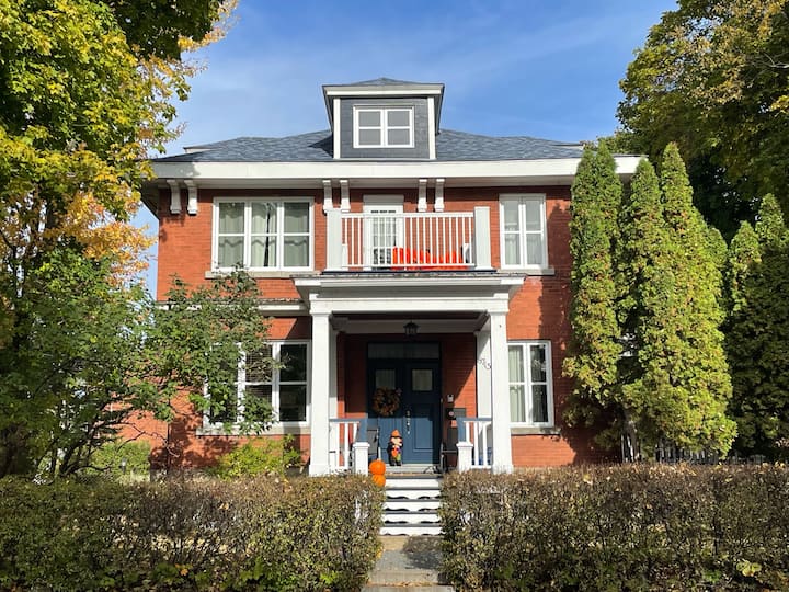 The Porch House, 3 Bedroom Home - Montréal, QC