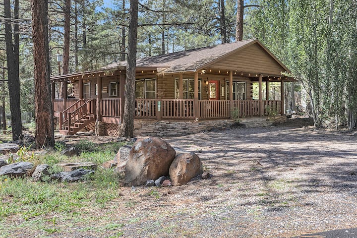 *Newly Renovated* Creekside Cabin - Munds Park, AZ