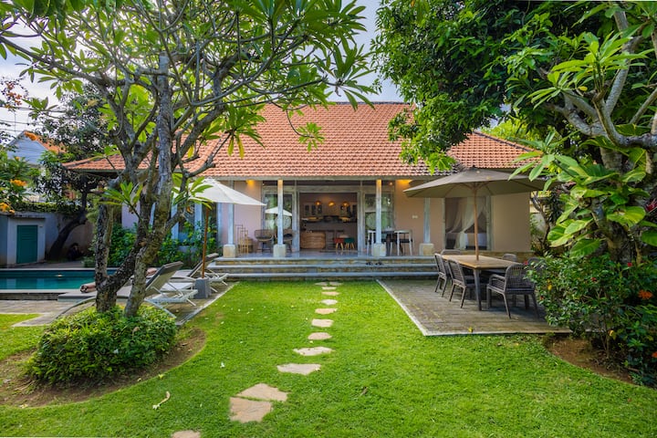 Fabulous 2 Br Villa In The Heart Of Sanur - Sanur