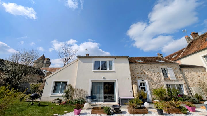 Aux Portes Du Château. Spacieux Et Authentique - Île-de-France