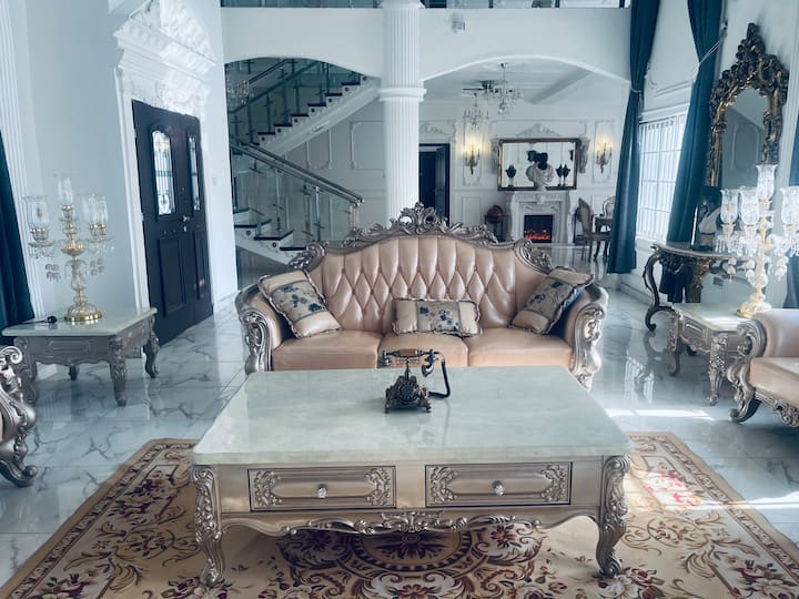 The Peacock Mansion/luxury Villa - Kumasi