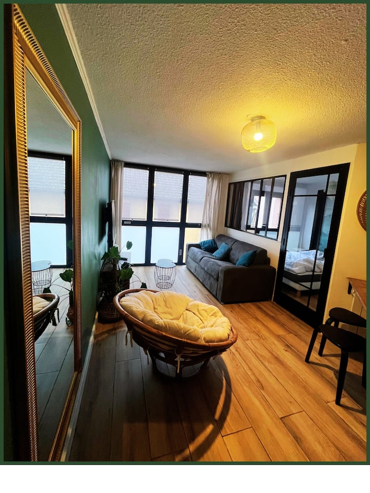 Le Rivage D’émeraude Au Bord Du Lac - Lugrin