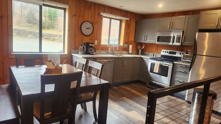 Recently Renovated Townhouse Close To Mt. Snow - Dover, VT