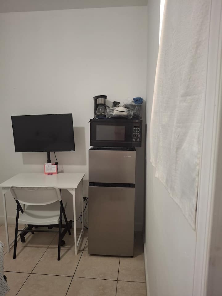 Cozy Room 2 In The Center Of Miami. - South Miami, FL