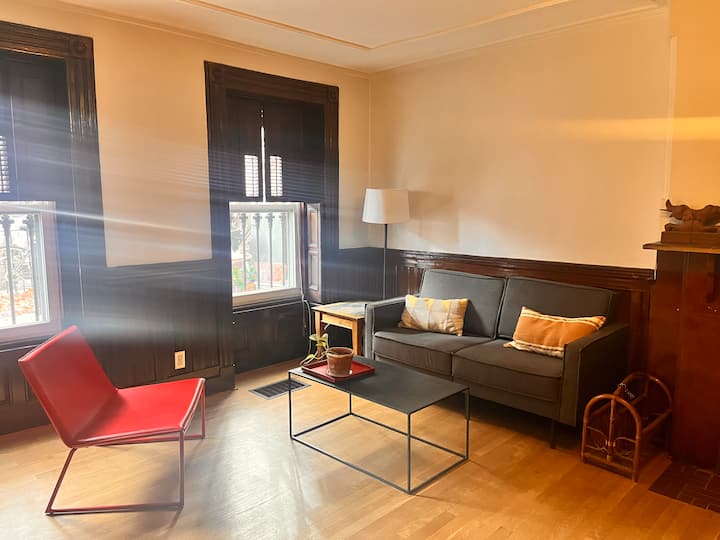 Spacious Guest Suite W/ Kitchen & Bath - New York