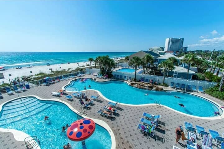 4 Bdrm | Sleeps 10 | Beach Front | 5 Pools! - Panama City Beach, FL