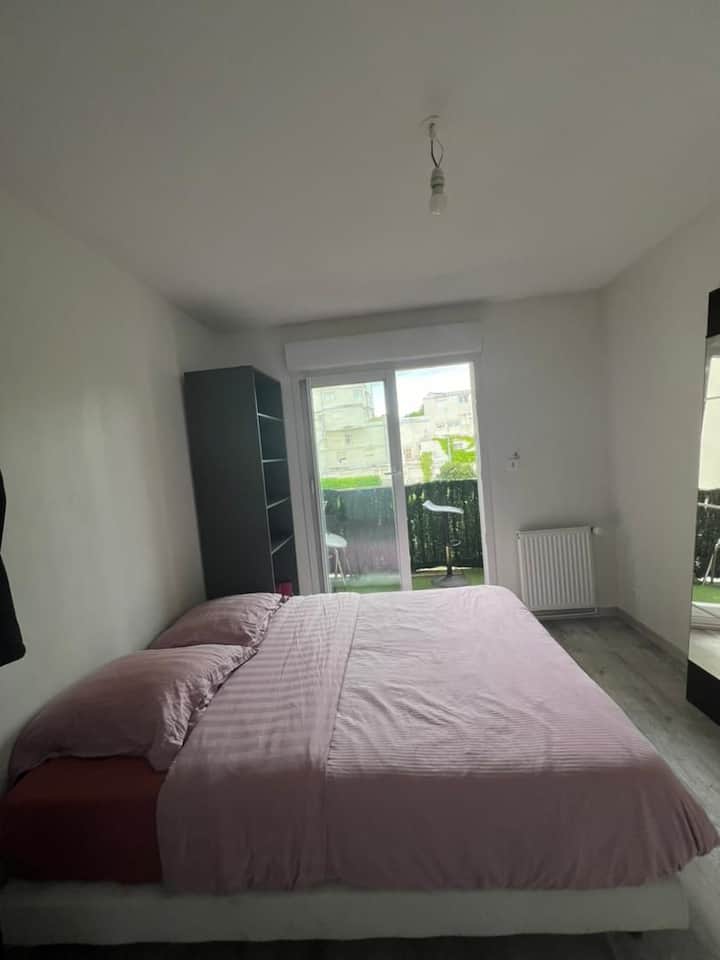 Chambre 1 Lit Pour 2 Personnes - Angers