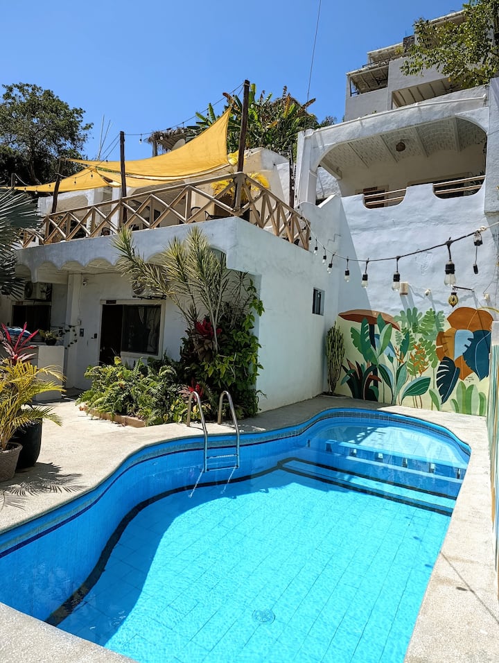 El Wipe-out At El Swell Surf House - Sayulita