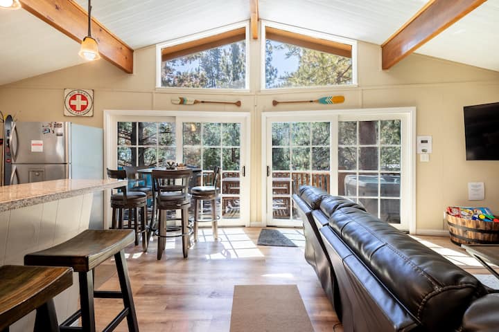 Chalet Monterey   Hot Tub/fenced Yard/in Moonridge - ビッグ・ベアー・レイク, CA