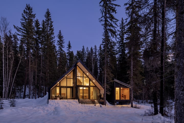 Stunning A-frame On River & Private Sauna (Cabn 1) - Canada