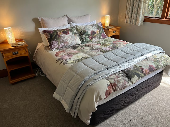 The Poet’s House - Coastal Views Retreat - Oamaru