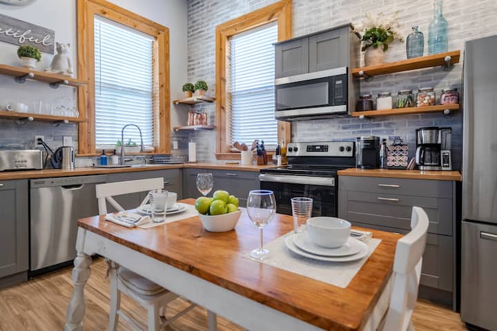 5 Mins From Purdue, Beautiful Decor, Fast Wifi - Columbian Park Zoo, Lafayette