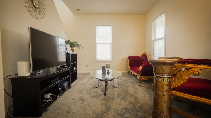 Nice Quiet Three Bedroom House Near Uofi Stadium - Champaign, IL
