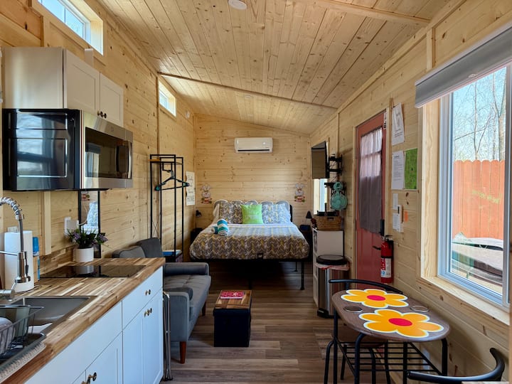 Brand New Tiny Home! (2025)-goats/hot Tub - North Carolina