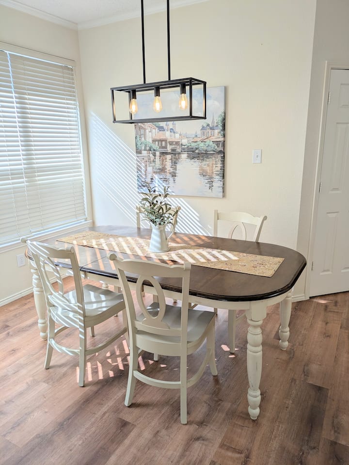 Spacious 2 Bedroom / 2 Bath House In North Dallas With 2 Car Garage - Plano