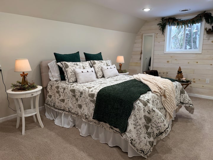 Private Cottage/cabin- Romantic/new Winter Decor - Blue water, Conewango Valley