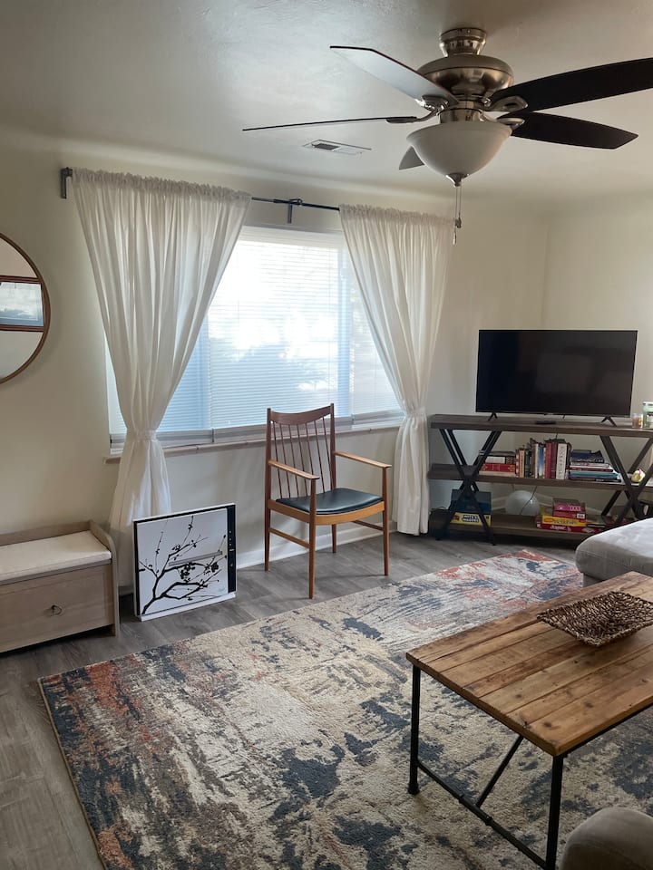 Ivy Glen; Pet Ok, Parking, Creekside Shopping - Cheyenne Mountain State Park, Colorado Springs