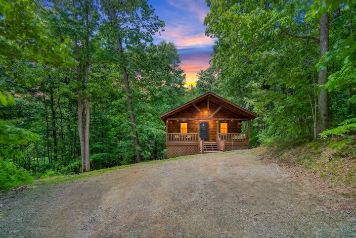 Private Hocking Hills Cabin| Hot Tub + Firepit - Hocking Hills State Park, OH