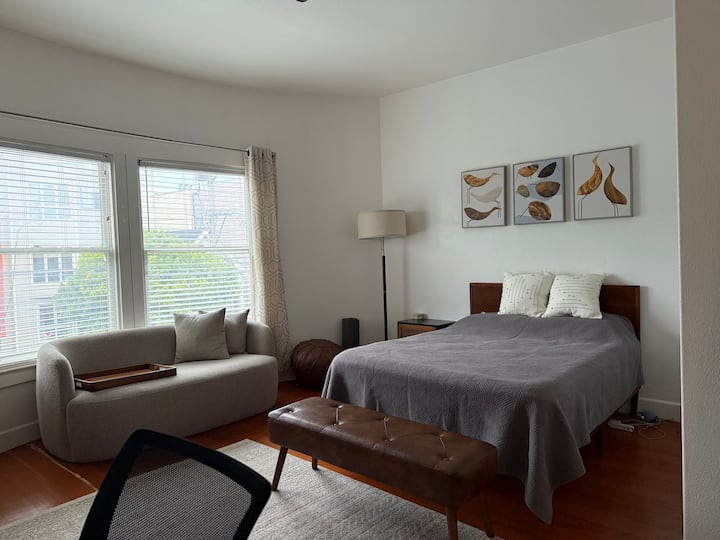 Victorian Studio Near Dolores Park - San Francisco, CA