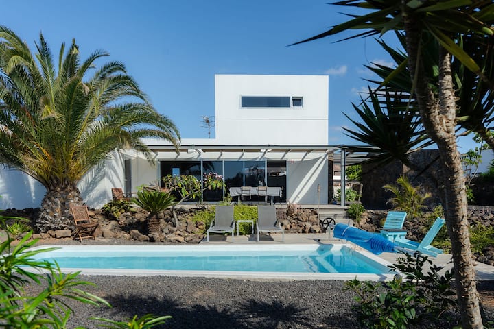 Villa Majanicho Rock - With Heated Pool - El Cotillo