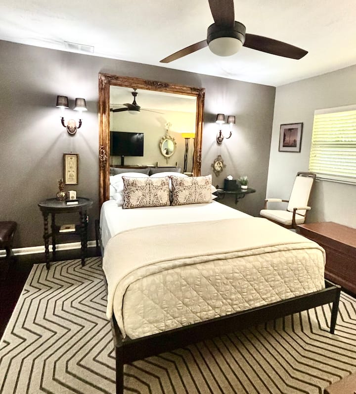 Serene Efficiency Apt Suite 1bd/1 Bth Beach 1.5 Mi - Vineyards, FL