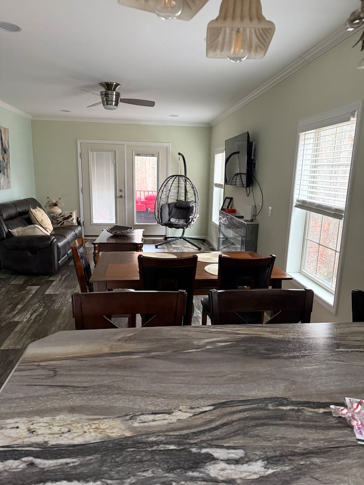 Countryhouse Large Deck 75 In Tv Pet Friendly - New Jersey