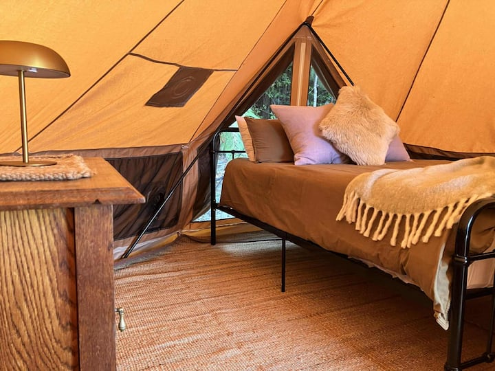 Golden Bay Glamping, 5m Luxury Bell Tent - 