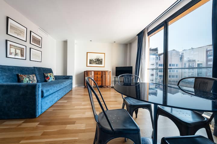 Comfy 1 Bedroom Flat In Eixample With Parking - Barcelona