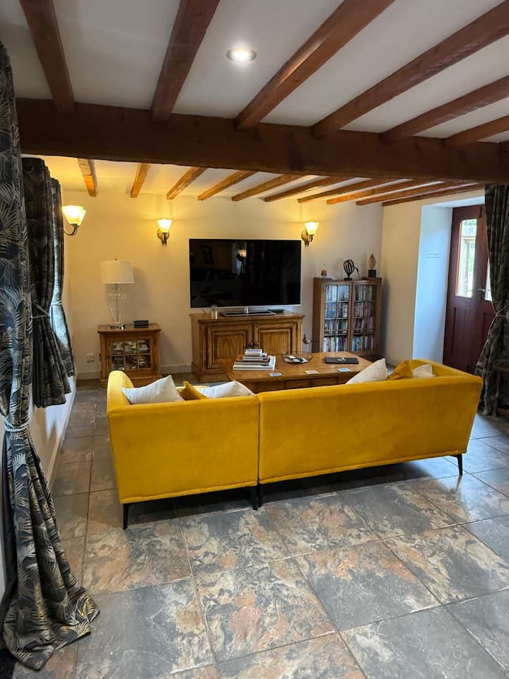 Luxury Country Cottage With Hot Tub - Sherwood Forest