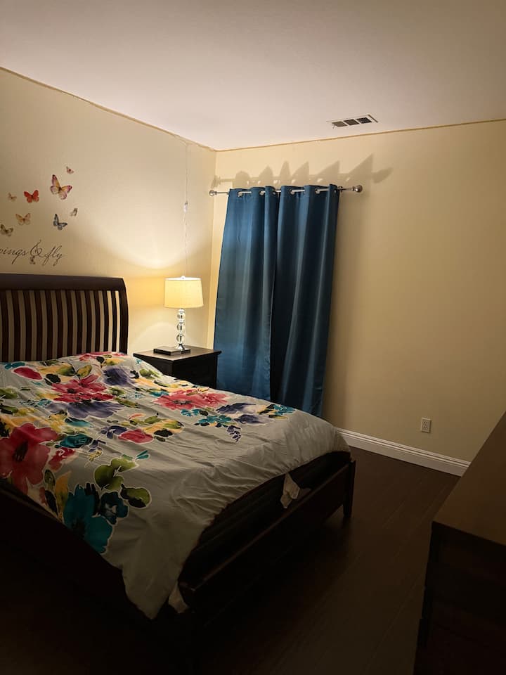 Charming Room With Stunning View - Magic Mountain, CA