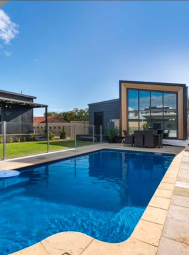 Sparkling Beachside Double Guest Room - Mandurah