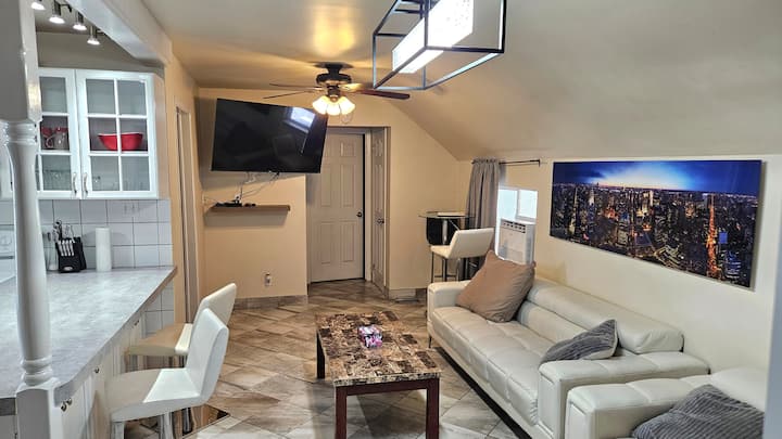 Clifton Hill | Spacious 3 Bedroom 2 Mins To Falls - Niagara Falls