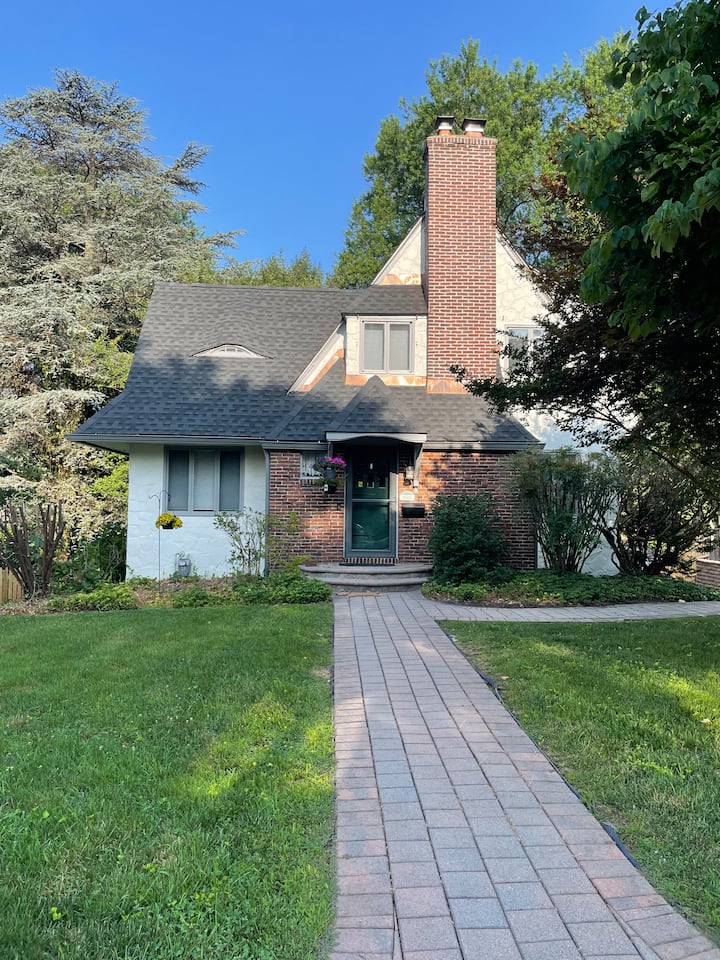 The Hobbit House At The University Of Delaware - Newark, DE