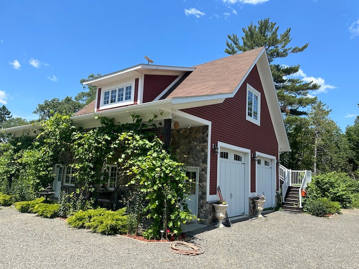 Hummingbird Falls Bnb - St. Andrews