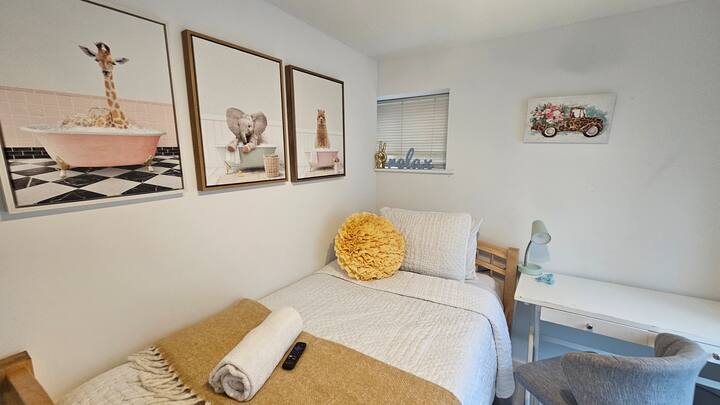 Room.  #0 Small For Sleep And Shower - Tukwila, WA