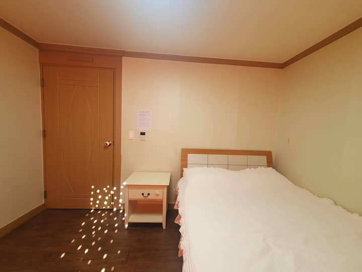 임당동 Sbe 투룸
영남대역 . 임당역 도보15분거리.위생소독철저 - Daegu