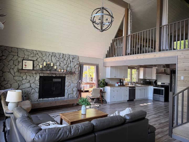 Modern Rustic Chalet In Sand Lake Anchorage - Anchorage, AK