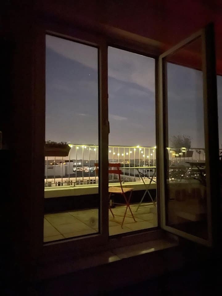 Penthouse Avec Grande Terrasse. - フォレスト